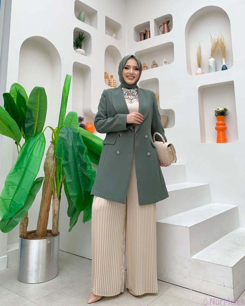 Tesettürlü İş Kadınlarının Keyifle Giyeceği 5 Joker Parça