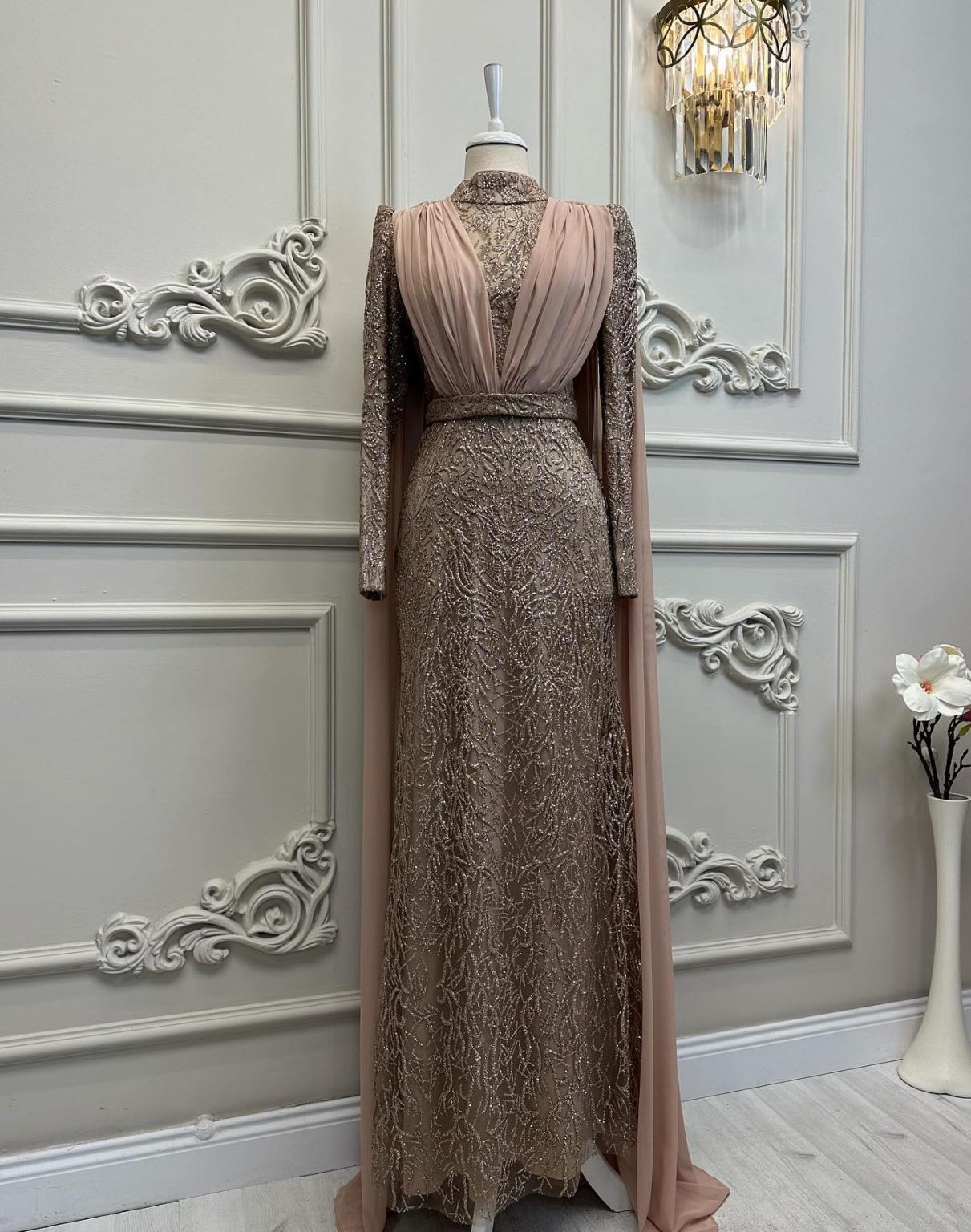 Sünnet Anneleri için 2024 Tesettür Giyim Modasında Öne Çıkan 19 Kıyafet