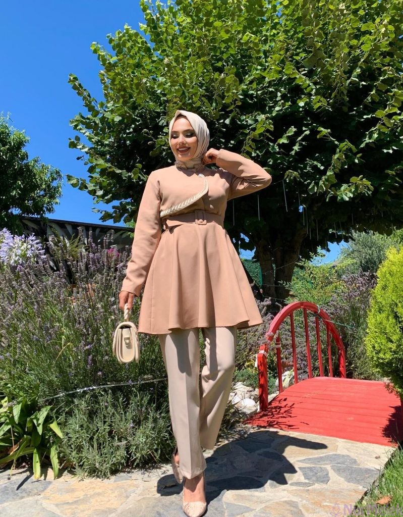 Krem Renk Pantolonlar Nasıl Kombinlenir? 10 Kombin Önerisi