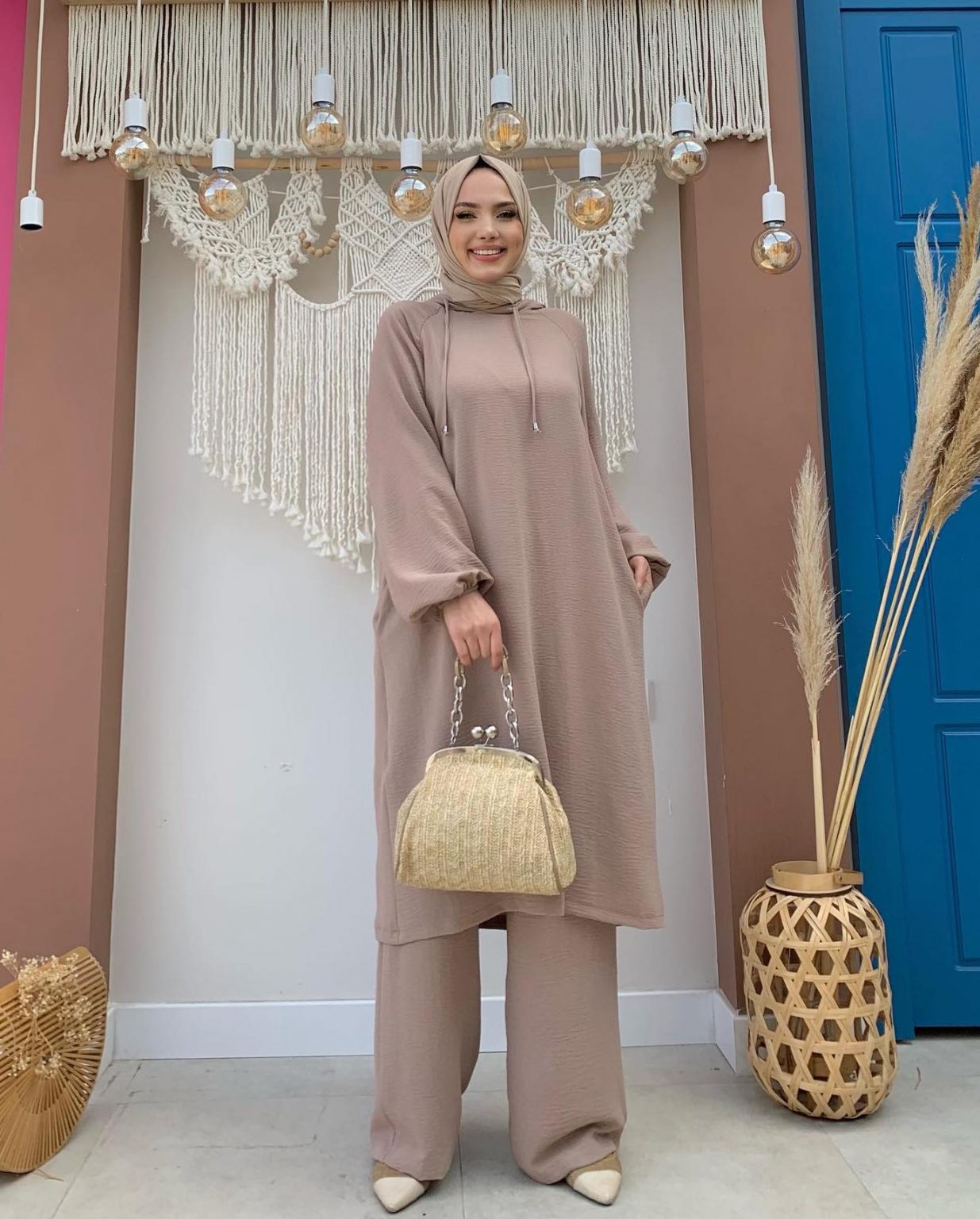 Krem Renk Pantolonlar Nasıl Kombinlenir? 10 Kombin Önerisi