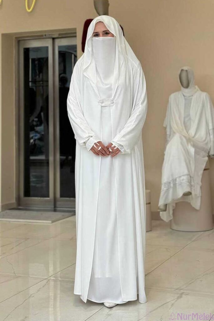 Hac ve Umre Yolculuğu İçin En Uygun Ferace Modelleri